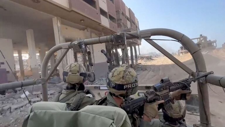 Kylian Mbappé et l'israélienne Aviv Sarah Meiri. - JForum