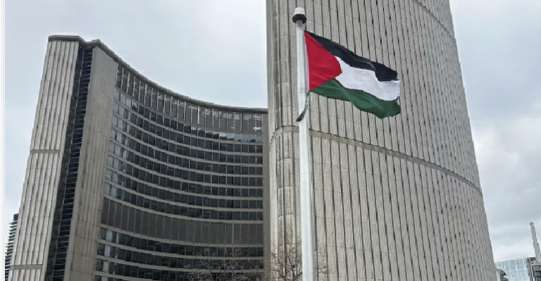 Un drapeau transforme Toronto en scène de crime - JForum